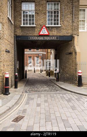 Entrance to Gough Square and Dr Samuel Johnson's House, City of London ...