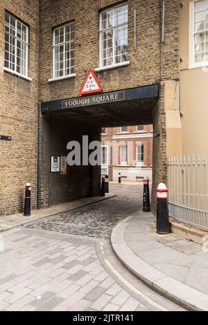 Entrance to Gough Square and Dr Samuel Johnson's House, City of London ...