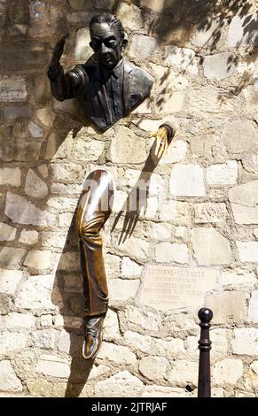 Le passe-muraille the man who could walk through walls sculpture in ...