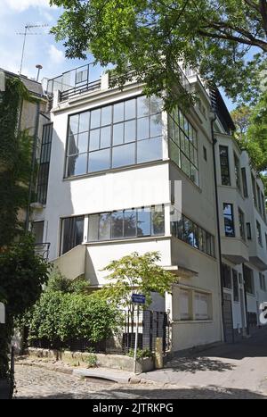 The Ozenfant House and Atelier, 1923, architects Le Corbusier & Pierre ...