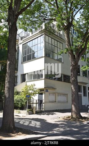 The Ozenfant House and Atelier, 1923, architects Le Corbusier & Pierre ...