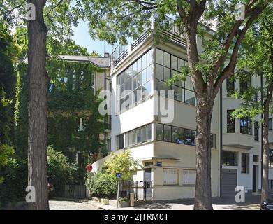The Ozenfant House and Atelier, 1923, architects Le Corbusier & Pierre ...