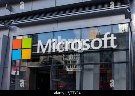 A Microsoft store in midtown Manhattan in New York City, NY, USA Stock ...