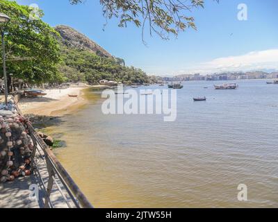 Jurujuba beach in Niteroi, Rio de Janeiro, Brazil Stock Photo - Alamy