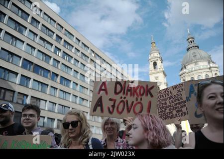 Budapest, Hungary, 2th Sep 2022,Protestors on a protest for better ...