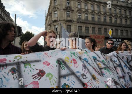 Budapest, Hungary, 2th Sep 2022,A student on a protest for better ...