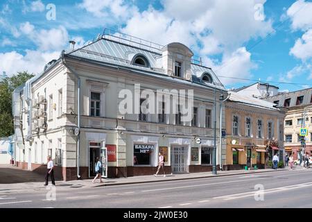 Solyanka Street, old three story mansion on built in 1890, cityscape ...