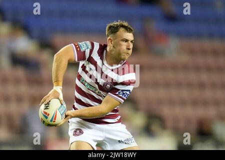 Harry Smith #16 of Wigan Warriors makes a break Stock Photo - Alamy