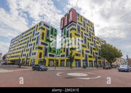 University Square, Southend on Sea, Essex, UK. 27th Oct, 2022. Work has ...