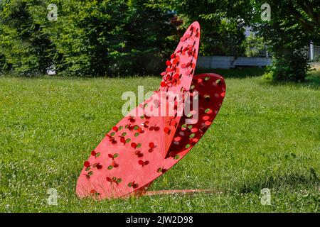 Sculpture Discover Time, sculpture by the artist Susanne Immer made of ...