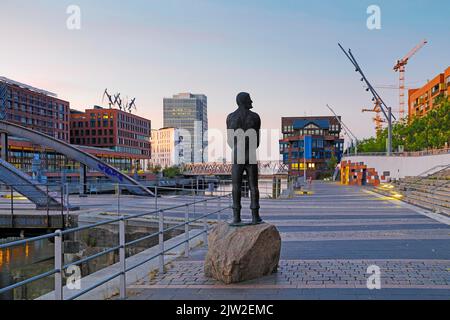Stoertebecker sculpture on Stoertebecker Ufer, Elbtorpromenade ...
