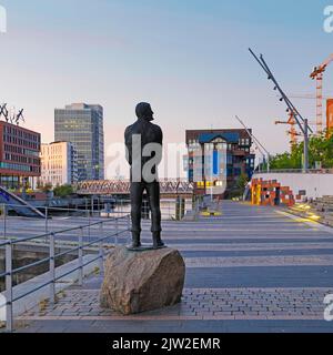 Stoertebecker sculpture on Stoertebecker Ufer, Elbtorpromenade ...