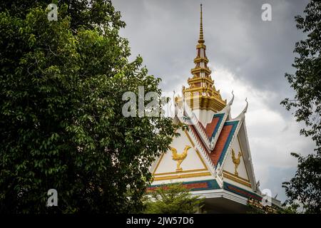 Phnom Penh, Cambodia. 03rd Sep, 2022. The head of a large golden Buddha ...