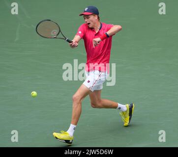 September 3, 2022: Jenson Brooksby (USA) loses the first two sets to ...