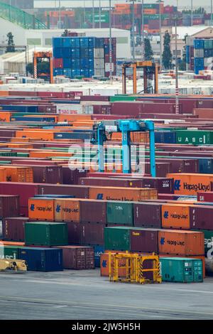Port of Barcelona working with containerised cargo in container vessels ...