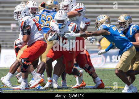 Bowling Green Falcons running back Cameron Pettaway (26) rushes against ...