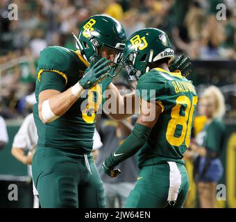 Baylor tight end Ben Sims (8) catches a pass in front of Kansas State ...