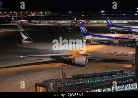 Planes landing and departing at Haneda Airport, Tokyo, Japan Stock ...