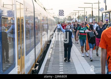 ZANDVOORT - Visitors on their way to the Zandvoort circuit where the F1 ...