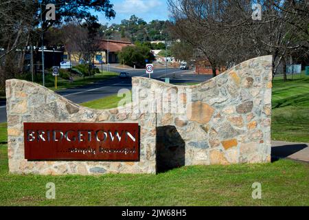 Pemberton Welcome Sign - Western Australia Stock Photo - Alamy