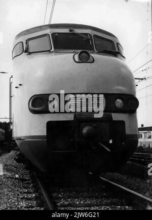 Image of an electric train set matt. 1946 of the N.S. at the height of ...