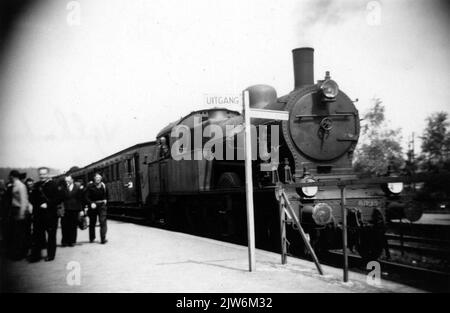 NS 6005 with a train along the platform of Valkenburg station. (03-07 ...