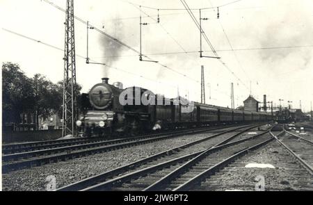 Image of a steam locomotive from the 3900 series of the N.S. With the ...