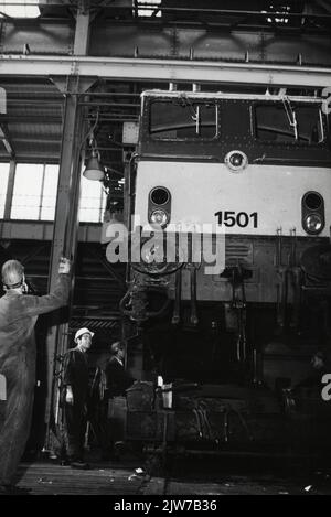 Image of the lighting of the bin of the electric locomotive No. 1501 ...