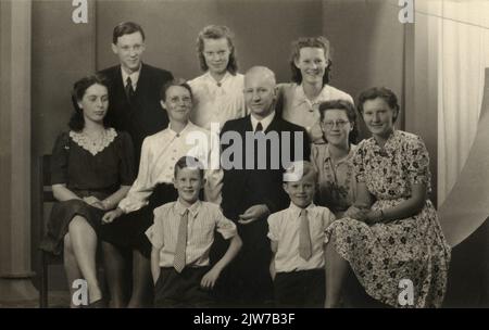 Portrait of Mary Balfour van Burleigh and Cor van Andel, standing in ...