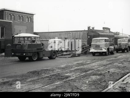 Image of placing truck trucks on rail trucks (so-called Kangourou ...
