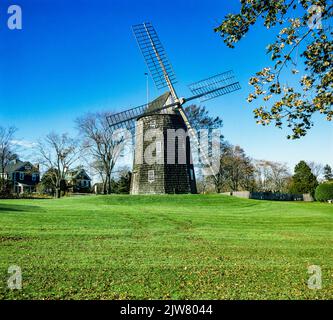 New York, 1980s, Old Hook wood shingled windmill, built 1806, East ...