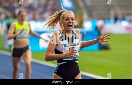 Luna Thiel wins the women's 400m race at the ISTAF Meeting at the ...