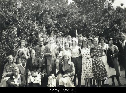 Image of members of the Utrechtsche Gymnastiek- and screen association ...