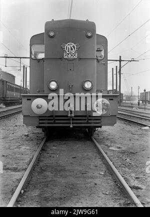 Image of the Diesel-Electric Locomotive No. 2265 (series 2200/2300) of the N.S. With a container ...