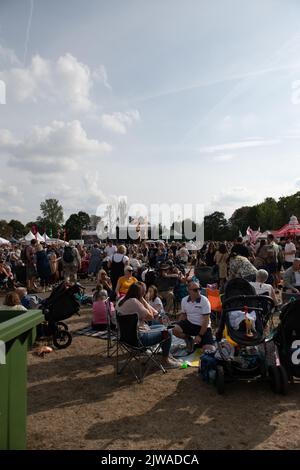 Crowds at Wallingford Bunkfest Stock Photo - Alamy