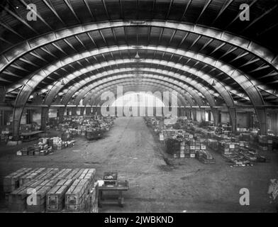 Interior of the building for vegetable and fruit auctions (Croeselaan ...