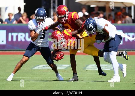 Rice Owls safety Gabe Taylor (26) and cornerback Jordan Dunbar (3) stop ...