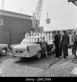 Image of the customs formalities at the Autoslaaptrein in Hoek van ...
