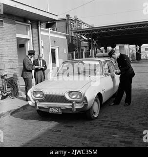 Image of the customs formalities at the Autoslaaptrein in Hoek van ...