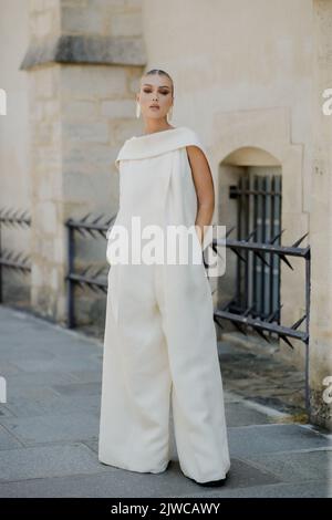 Street style, Romane Innc arriving at Chloe Spring Summer 2023 show ...