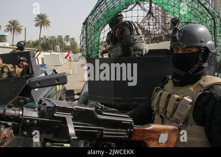 Iraqi, Baghdad, police SWAT Team Stock Photo - Alamy