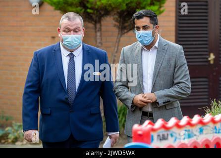 Humza Yusaf talks with Care Home Manager Stephen Colquhoun at Victoria ...