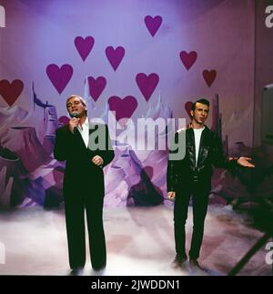 American pop singer Gene Pitney with his wife Lynn and their 7 months ...