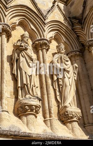 Close up of statue on Salisbury Cathedral West Front, Wiltshire,UK ...