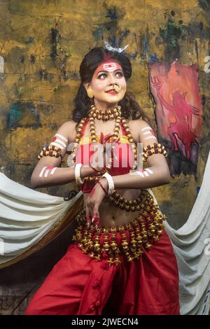 Concept Agomoni shoot-Forms of Parvati with traditional dress like ...