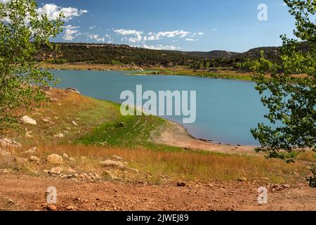 USA, Utah. Low water levels at Glen Canyon Dam, Glen Canyon National ...