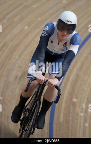 Lauren BELL of Scotland in the Women's Sprint cycling at the 2022 ...