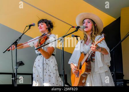 Country singer, Sierra Ferrell, Edmonton Folk Music Festival, Edmonton ...