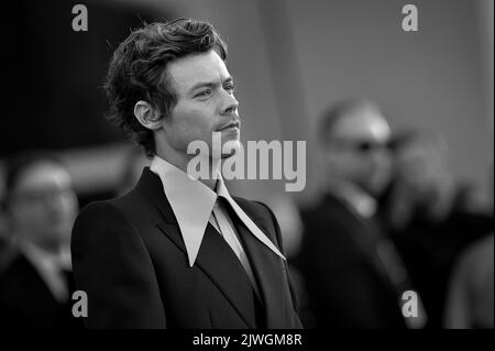 Harry Styles arrives at the photocall for "Don't Worry Darling" at the ...