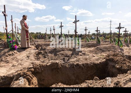 BUCHA, UKRAINE - Sep. 02, 2022: Burial of the remains of 13 ...